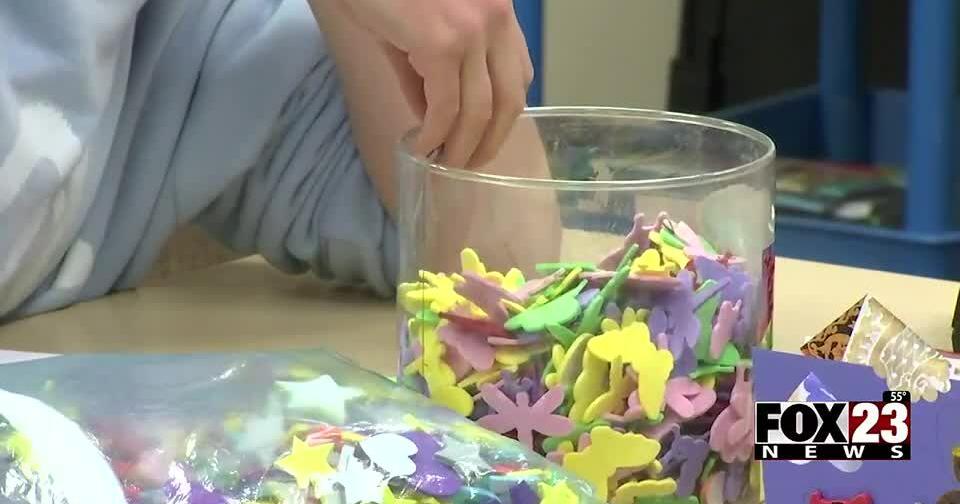 Broken Arrow Library holds vision board and journal building event ...