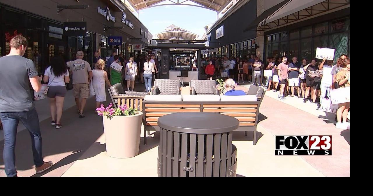 Tulsa Premium Outlets finally open for business | News | fox23.com