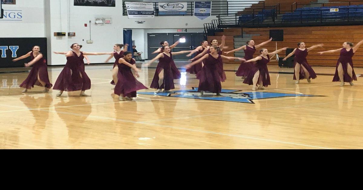 Wildcats' Dance Team qualifies for state | Local | franklinfavorite.com