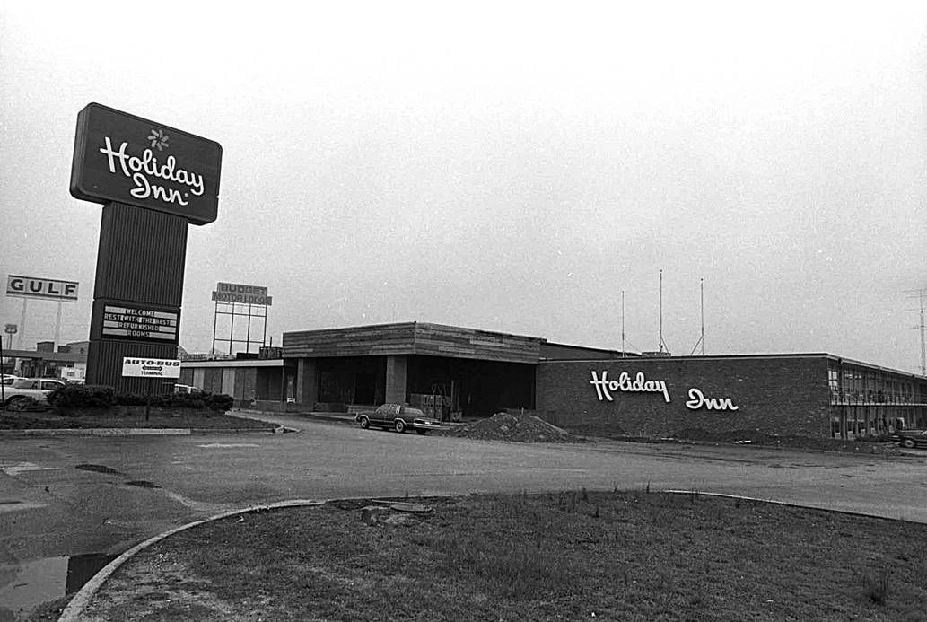 Front portion of former Holiday Inn to be demolished