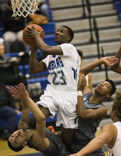 Boys basketball: Riverbend outmuscles Colonial Forge for win