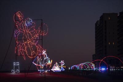 Va. Beach Boardwalk drive-thru holiday light show to end