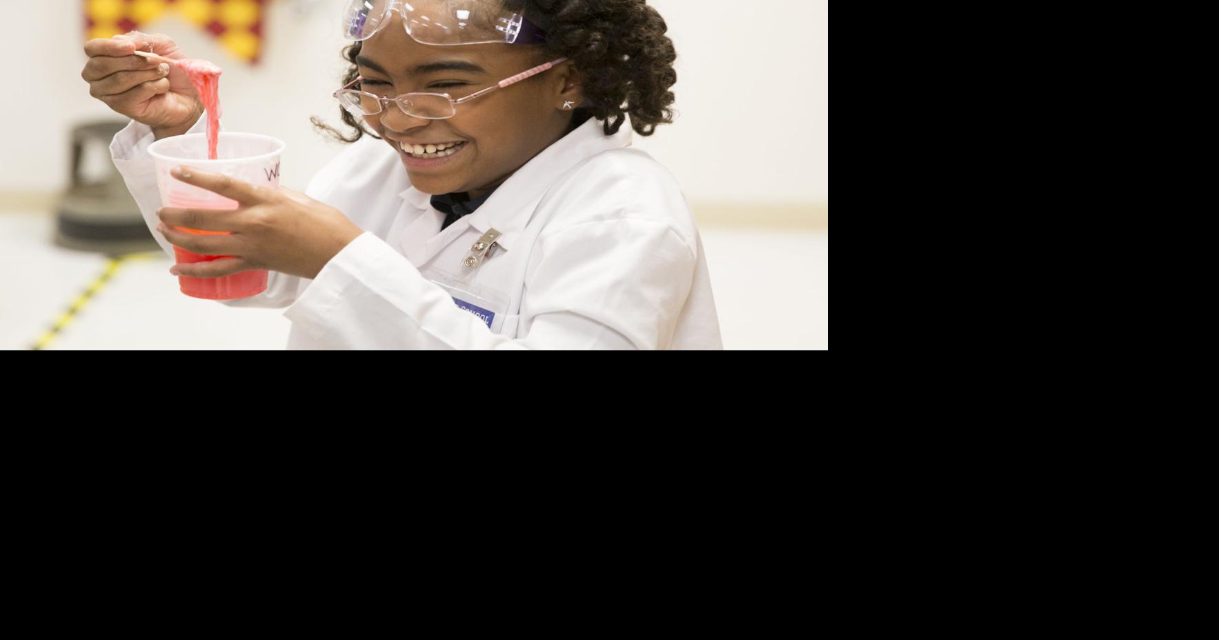 Students mix potions at UMW Harry Potter-themed lab