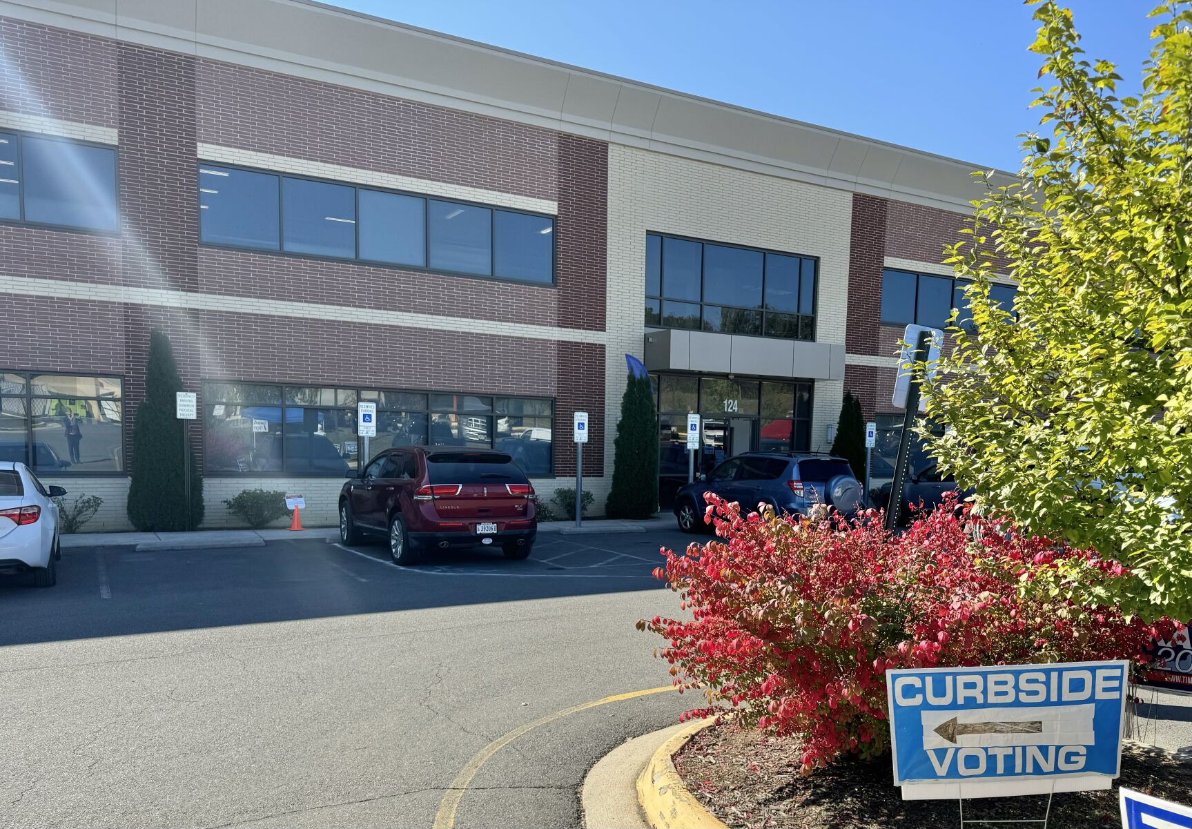 New Stafford early voting site gets mixed reviews