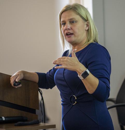 'It's gloom and doom:' Shortage of mental health providers topic of ...