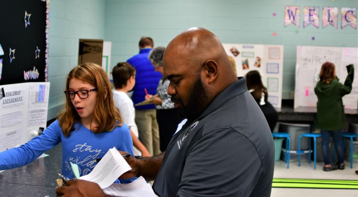 NSWCDD employees judge Bowling Green Elementary School STEM Fair