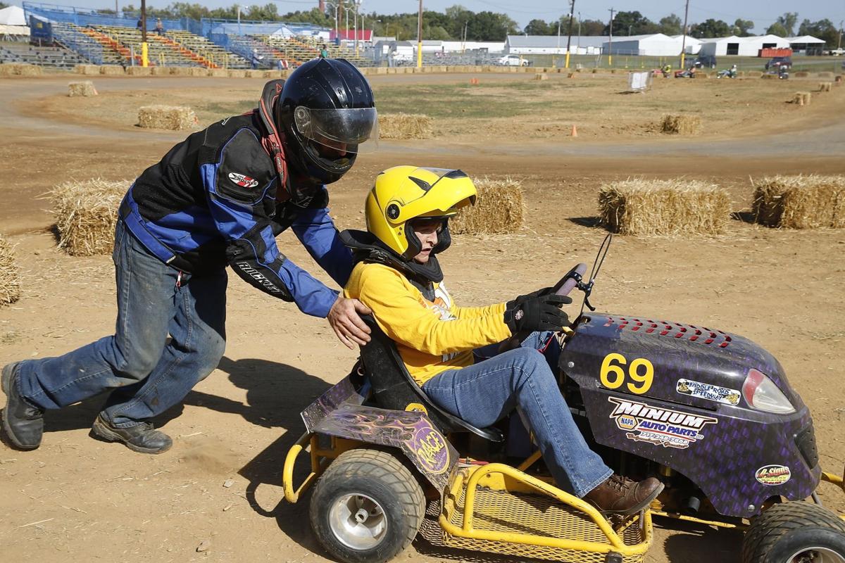 Photo gallery: National Championship Lawn Mower Races at Fredericksburg ...