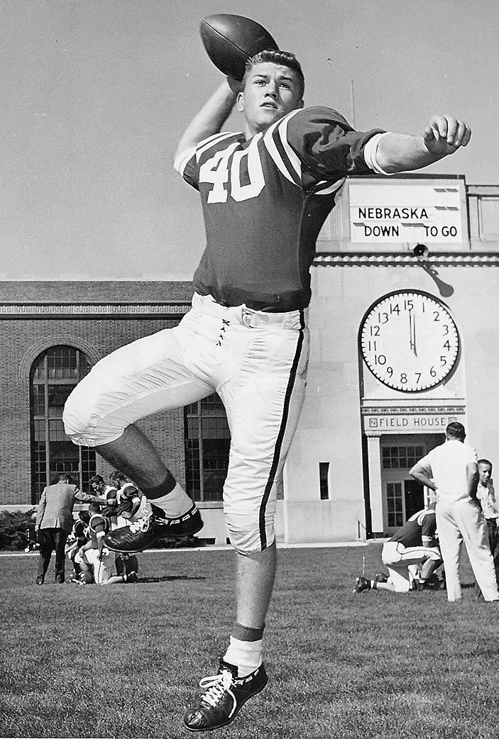 Omaha, Nebraska and NFL football legend Pat Fischer dies