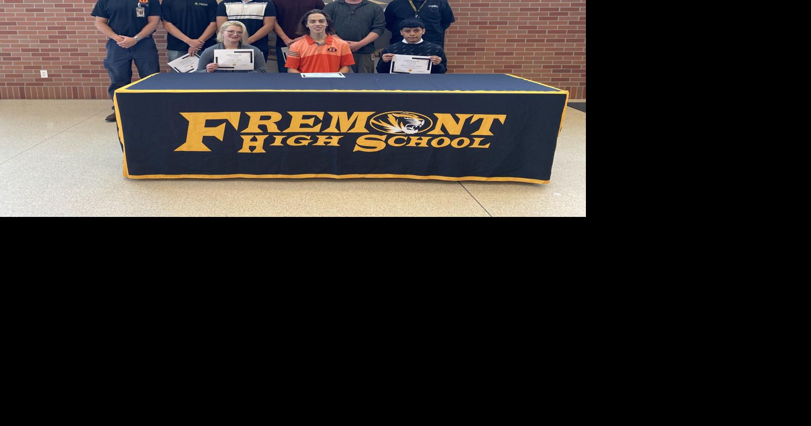 7 FHS seniors sign with industry partners