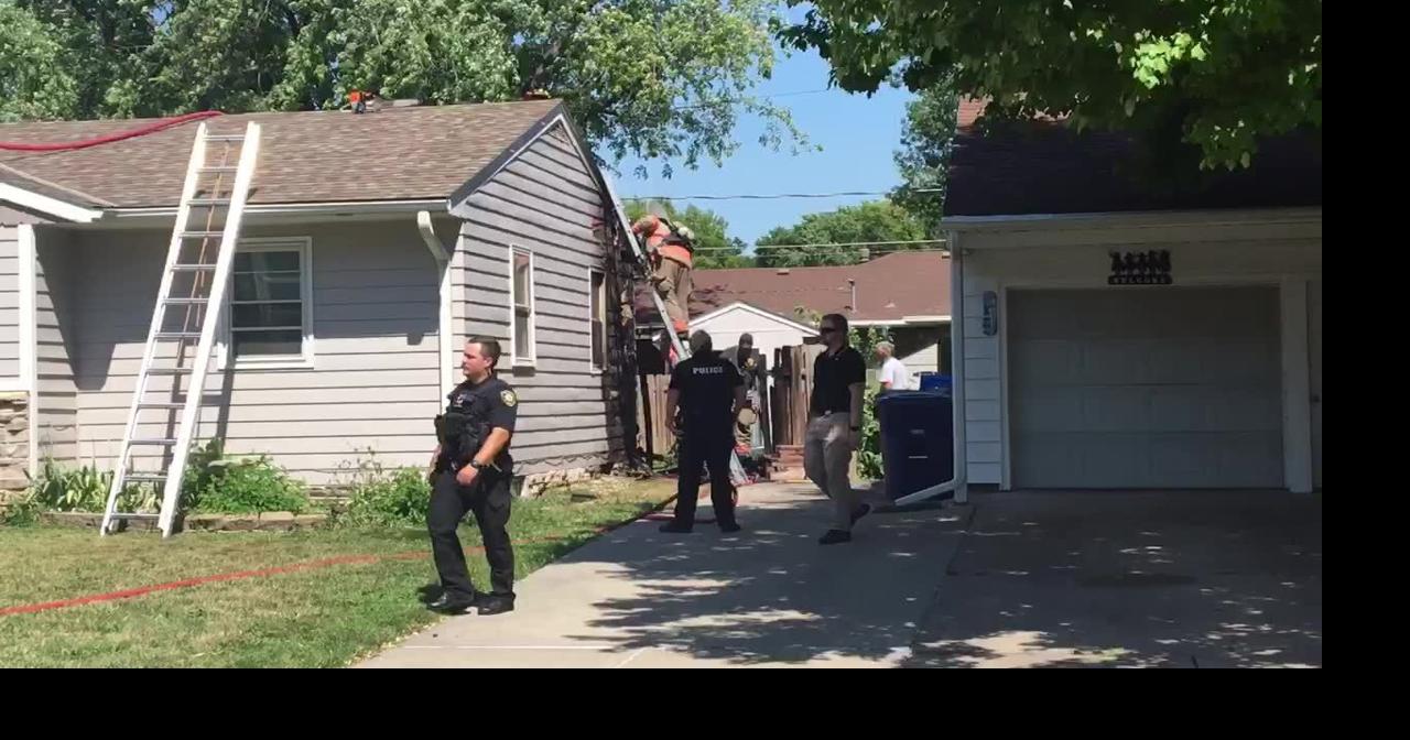 Firefighters extinguish house, fence fire