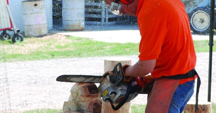 Fair gives carver a chance to share his art