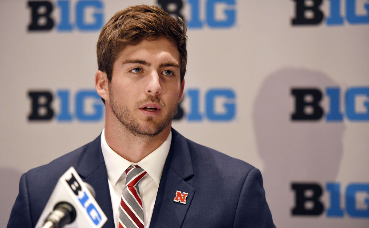 Lee shows poise under media storm