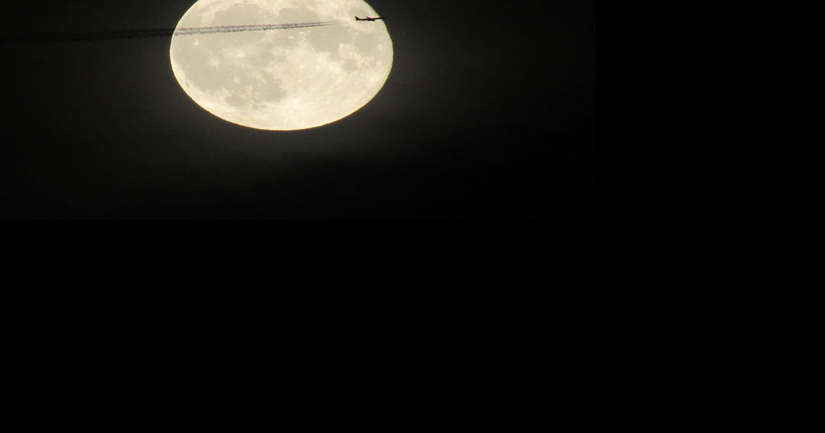 How a Lincoln man got the shot of the jet flying past the moon