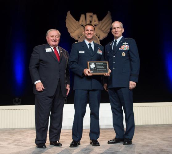 F-16 fighter pilot wins award