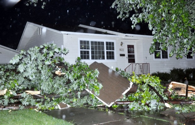 Storm leaves path of destruction in Fremont