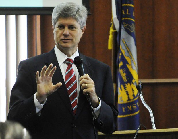 Fortenberry addresses farm bill, spending during town hall