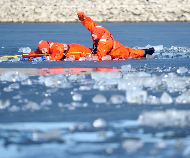 Firefighters sharpen ice rescue skills | Local News | fremonttribune.com