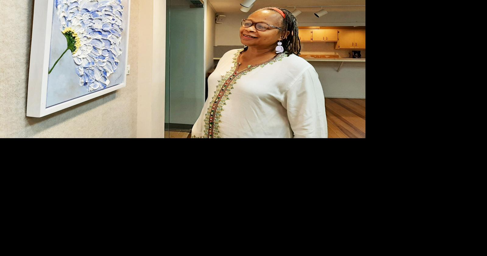 Art show judge tells what works draw her attention