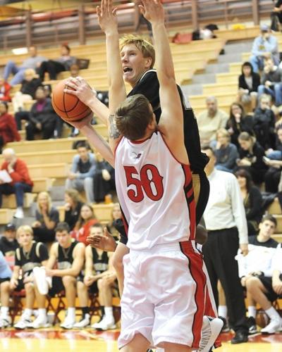 Tigers fall to second-ranked Omaha South