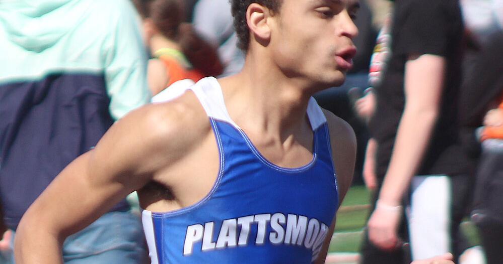 Blake Duncan runs in 3200 relay