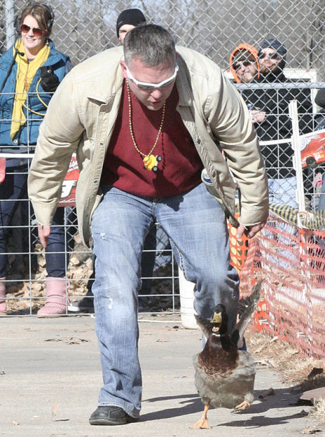 Large crowd flocks to Avoca for duck races | News | fremonttribune.com