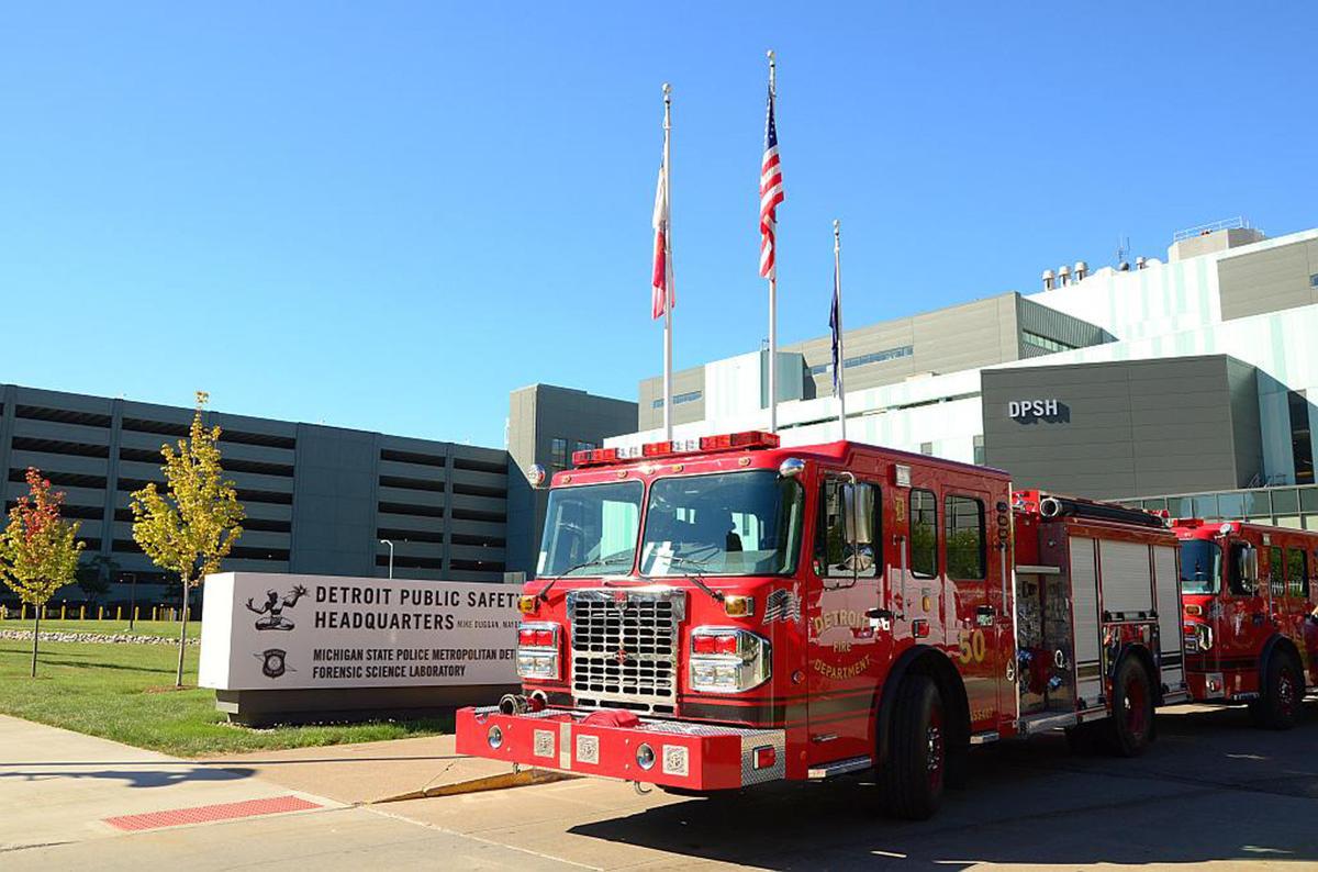 Special delivery: First 10 Smeal pumpers arrive at Detroit Fire ...