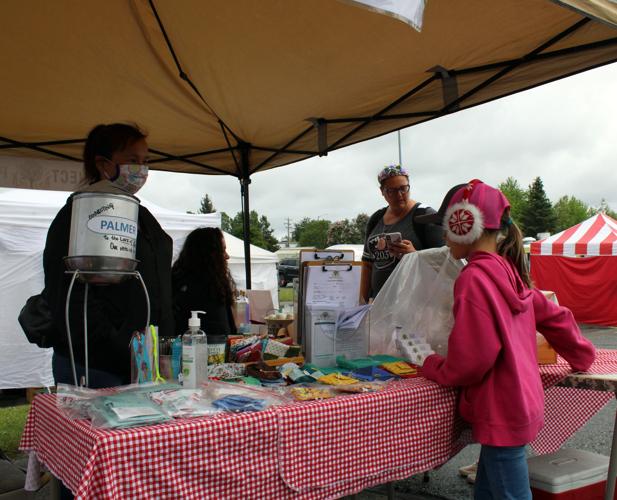 First Friday Fling of season sees large turnout | Arts & Entertainment ...