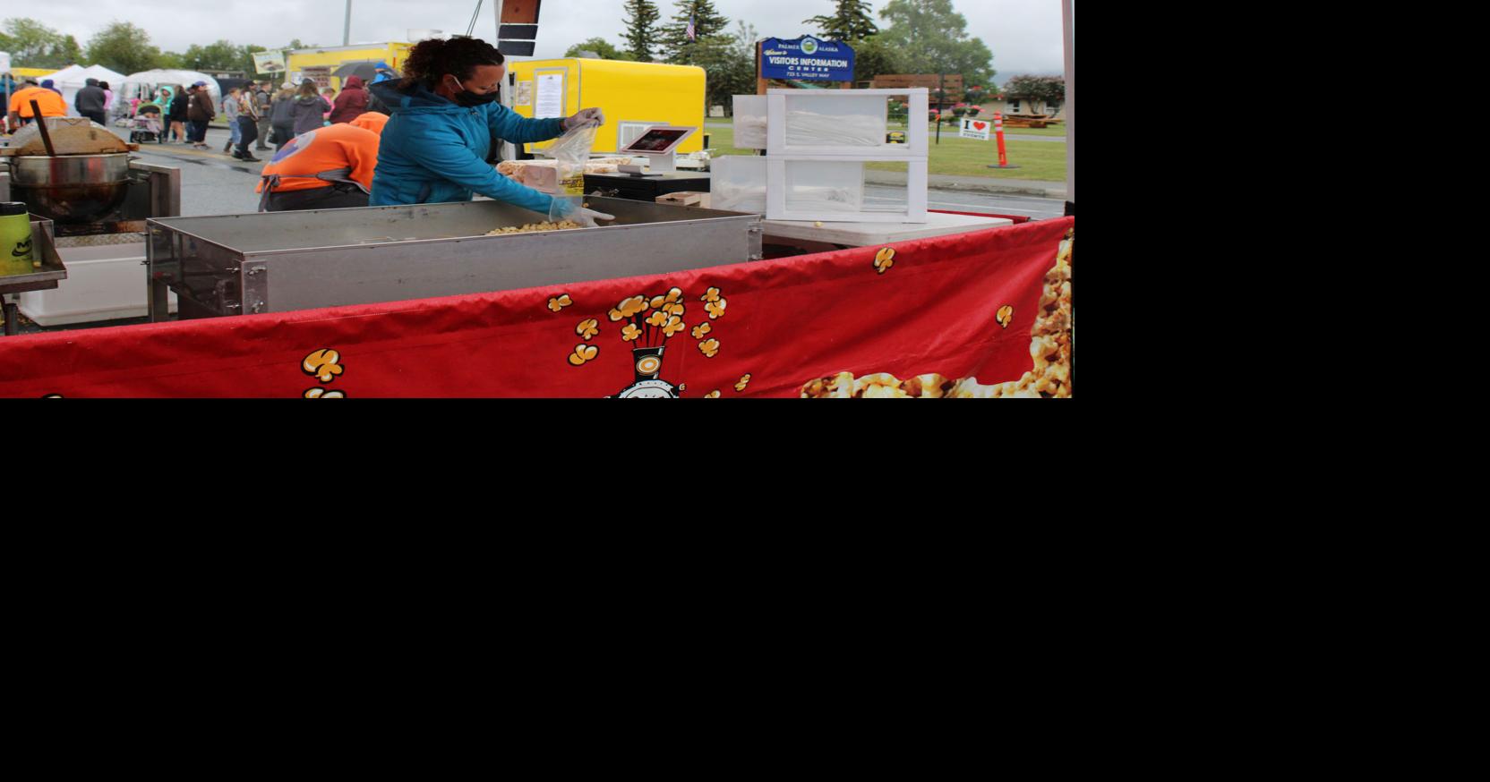 First Friday Fling of season sees large turnout | Arts & Entertainment ...