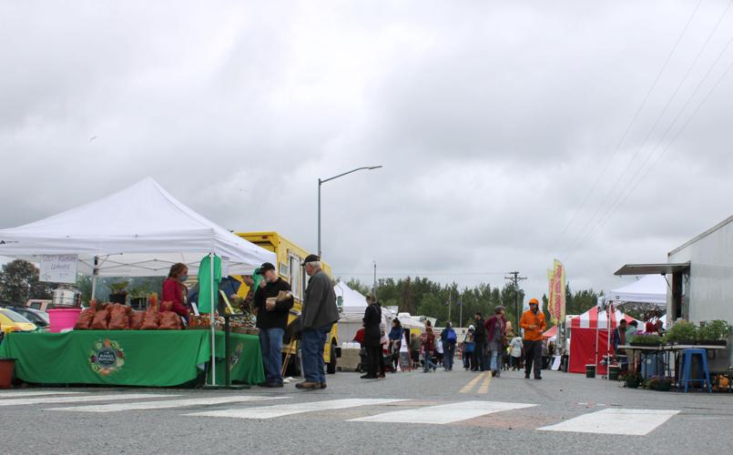 First Friday Fling of season sees large turnout | Arts & Entertainment ...