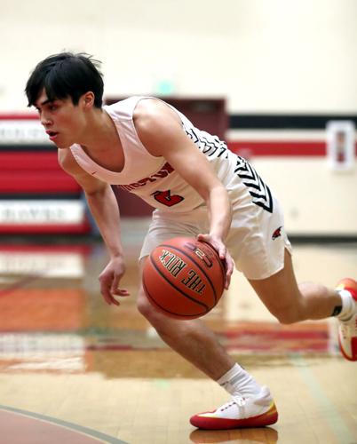 Huskies, Hawks split a pair of games | Local Sports News | frontiersman.com