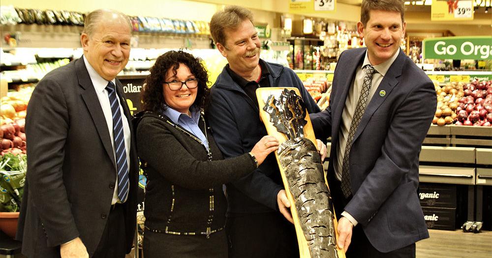 Palmer Carrs-Safeway earns ‘Golden Carrot’ in state marketing program ...