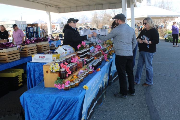 First Friday Fling of the season draws large crowd | Local News ...