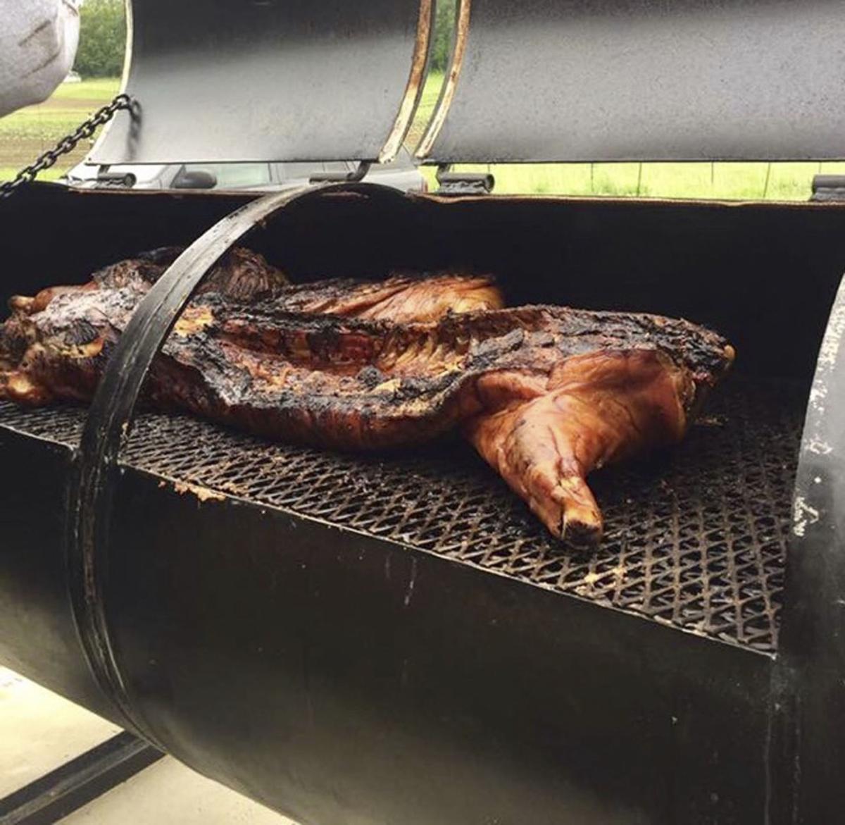 Inaugural ‘Pig Pickin’ Potluck’ destined to be a hit | Valley Life ...