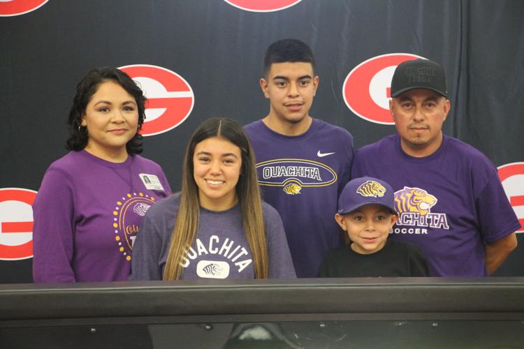 Fernandez, Hill sign college letters | Sports | gainesvilleregister.com