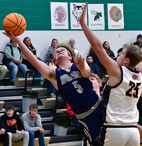 Warren fends off River Ridge | Sports | galenagazette.com