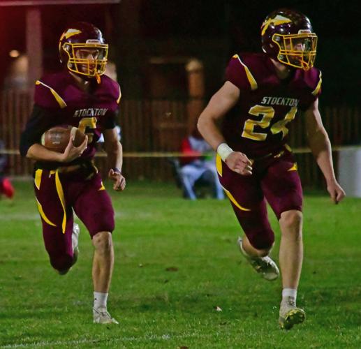 Blackhawks football battles in state semifinals | Sports ...