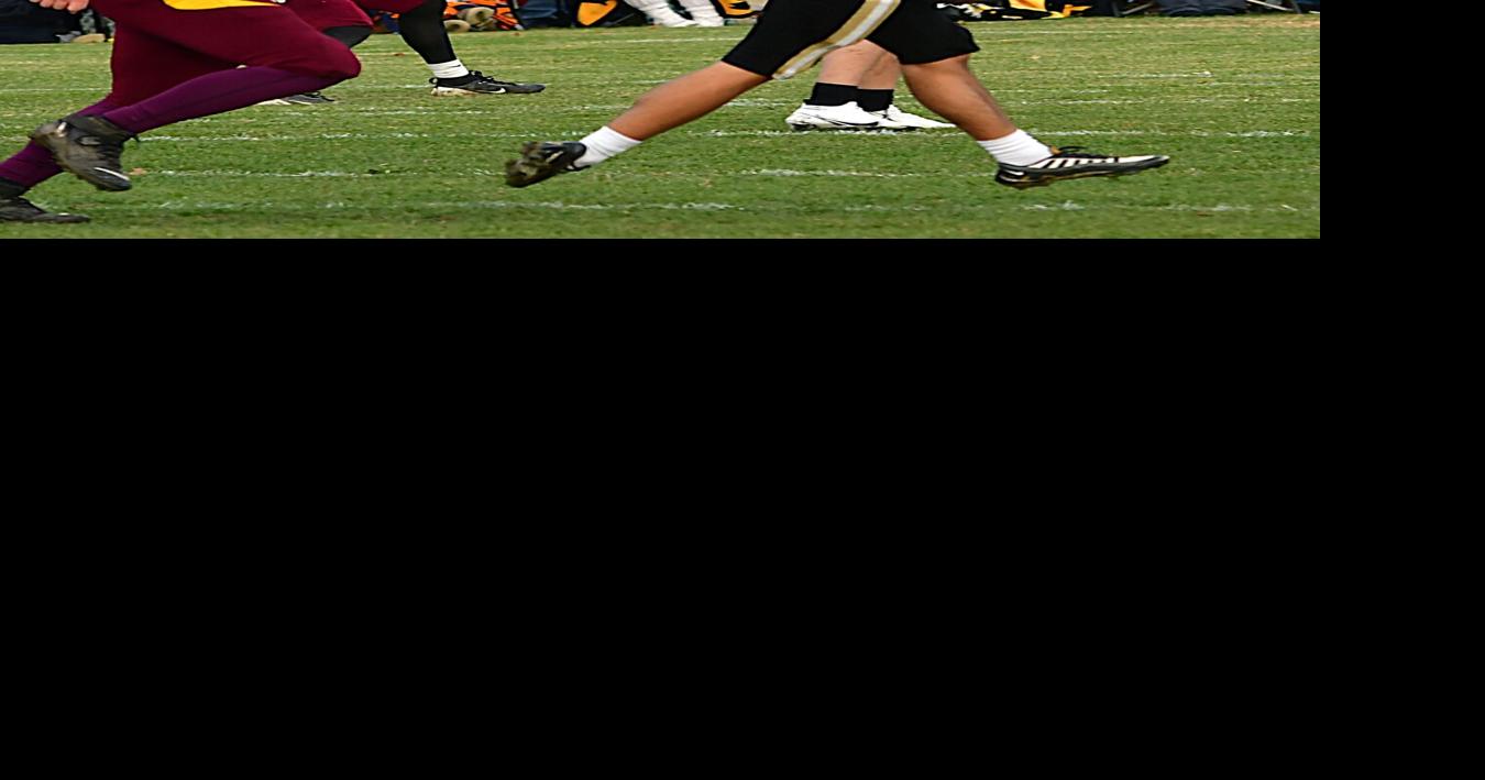 Blackhawks football battles in state semifinals | Sports ...