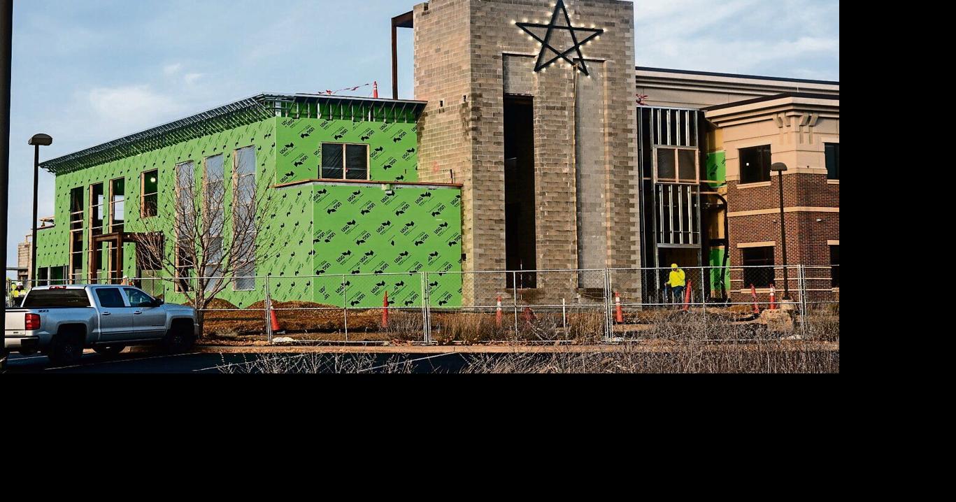 Midwest Medical Center gets festive | Local News | galenagazette.com
