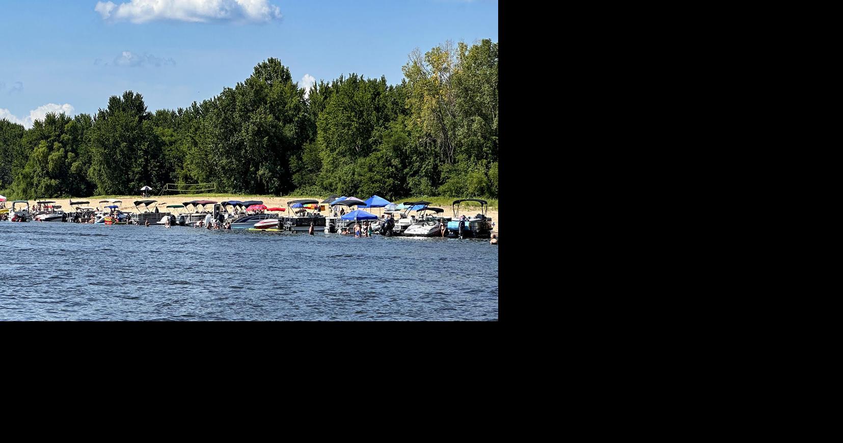 Boaters flock to Chestnut Beach | | galenagazette.com