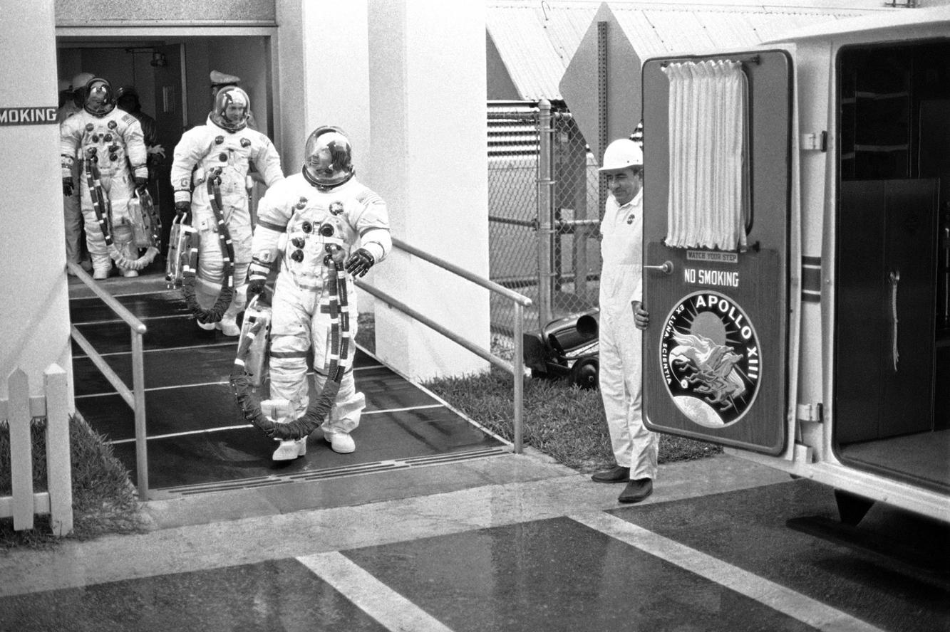 Apollo 13 astronauts and flight controllers reflect on a 'successful ...