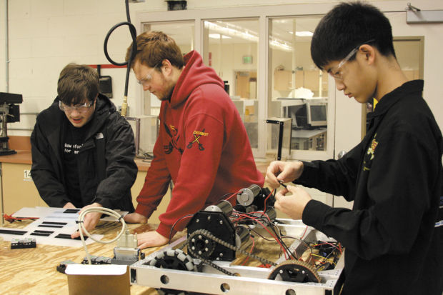 Crescent Valley robotics team heads to world championship