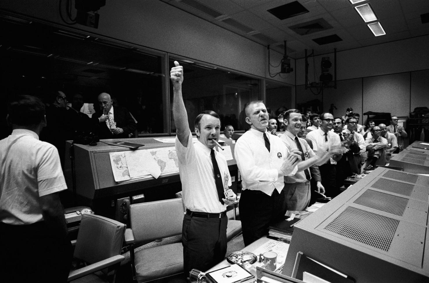 Apollo 13 astronauts and flight controllers reflect on a 'successful ...
