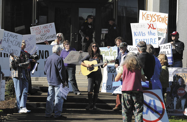 Keystone protesters picket EPA office