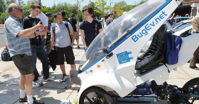 Students abuzz over E-cars
