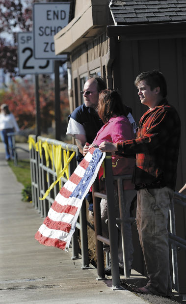 Crowd greets motorcade for fallen Philomath soldier Cody Patterson ...