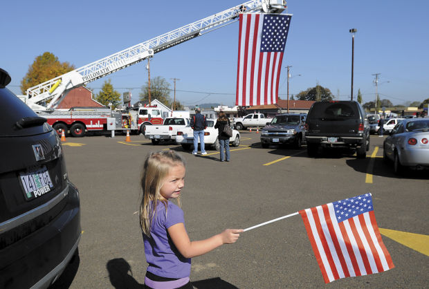 Crowd greets motorcade for fallen Philomath soldier Cody Patterson