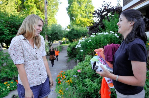 Neighborhood takes 'carbon challenge'