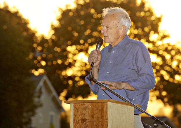 Robinson running third time against DeFazio