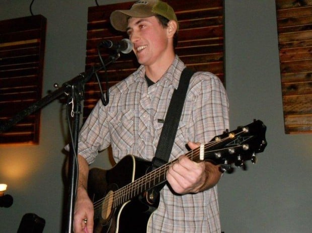 Singer's satisfying sounds bode well for Showdown