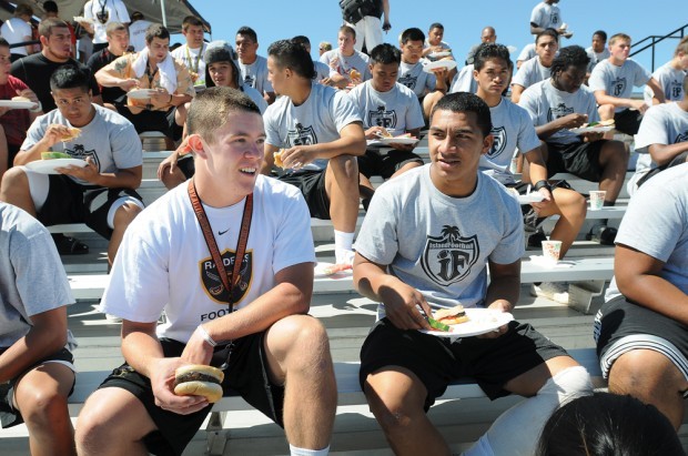 Prep football: Crescent Valley says 'aloha' to football season